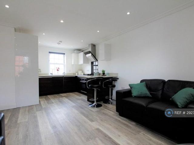 3 bedroom flat to rent