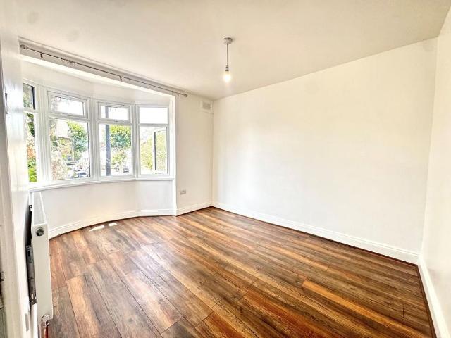 3 bedroom flat to rent
