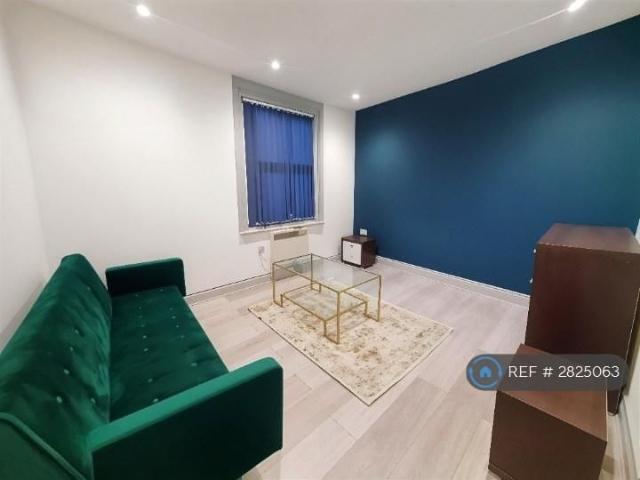 3 bedroom flat to rent