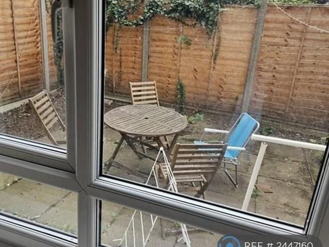 3 bedroom flat to rent