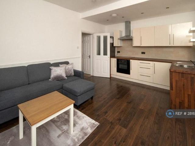 3 bedroom flat to rent