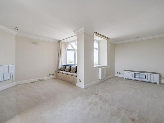 3 bedroom flat to rent