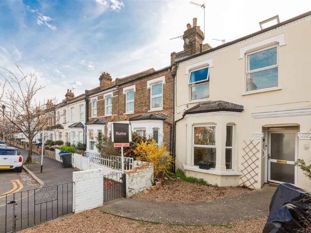 3 bedroom flat to rent