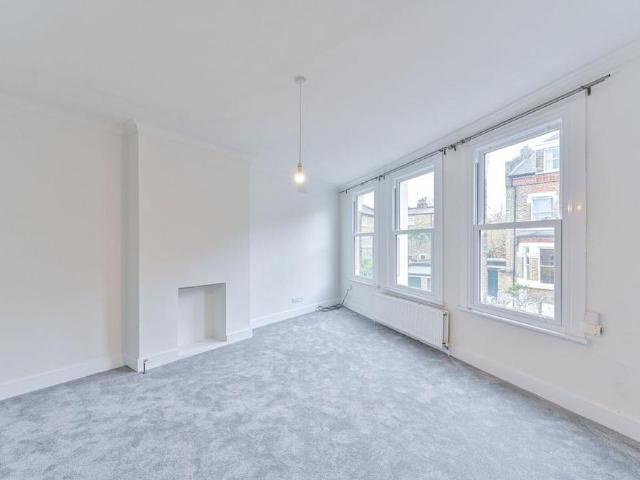 3 bedroom flat to rent