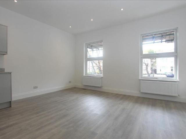 3 bedroom flat to rent