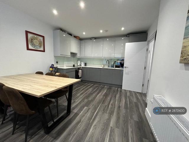 3 bedroom flat to rent