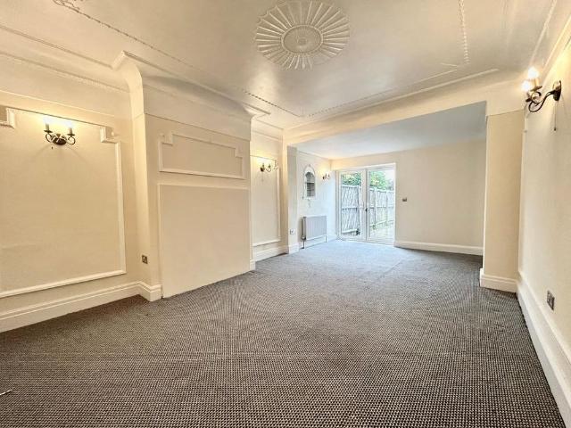 3 bedroom flat to rent