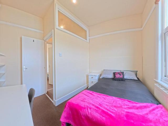 3 bedroom flat to rent