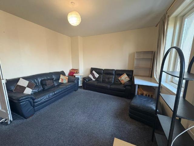 3 bedroom flat to rent