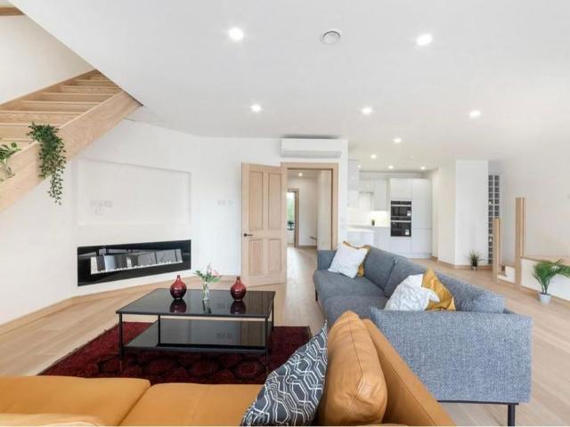 3 bedroom flat to rent