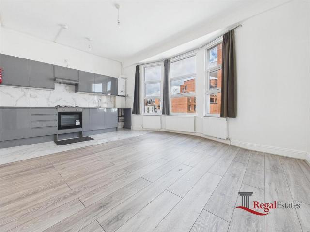 3 bedroom flat to rent