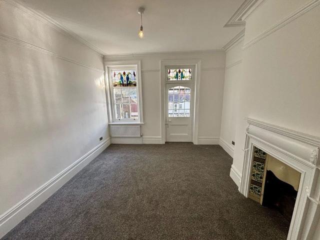3 bedroom flat to rent