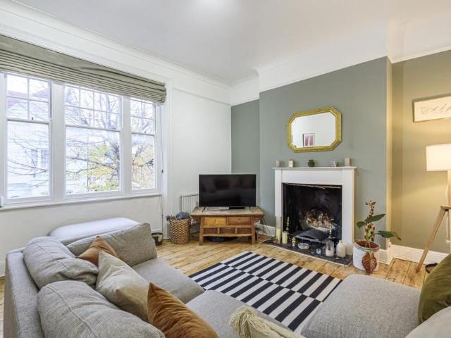 3 bedroom flat to rent