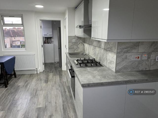 3 bedroom flat to rent