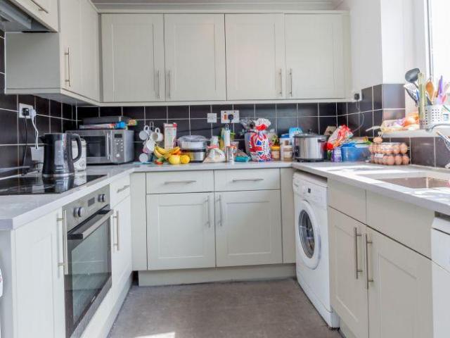 3 bedroom flat to rent