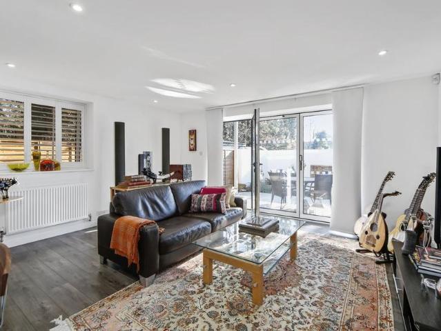 3 bedroom flat to rent
