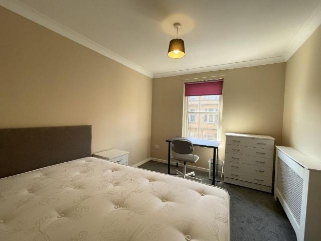 3 bedroom flat to rent