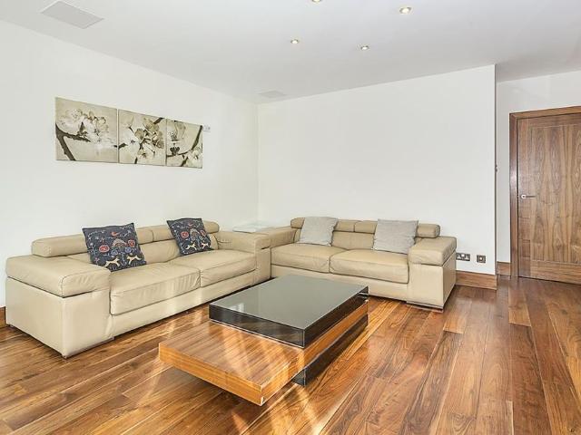 3 bedroom flat to rent