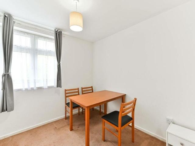 3 bedroom flat to rent
