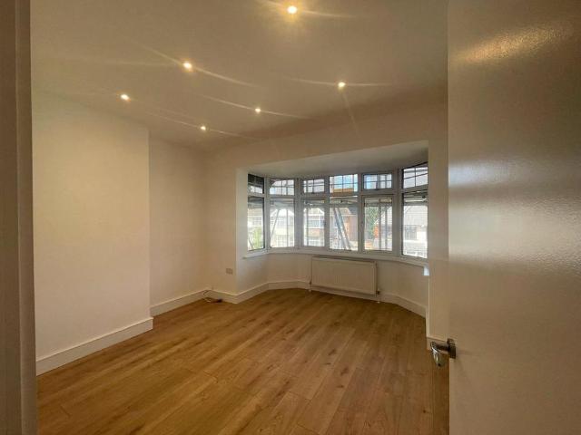 3 bedroom flat to rent