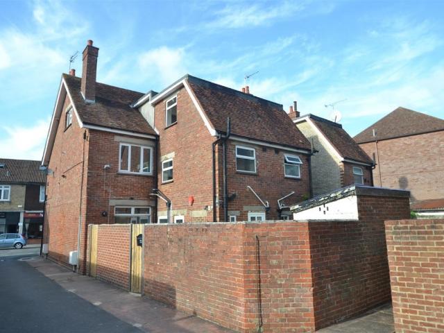 3 bedroom Flat To Rent