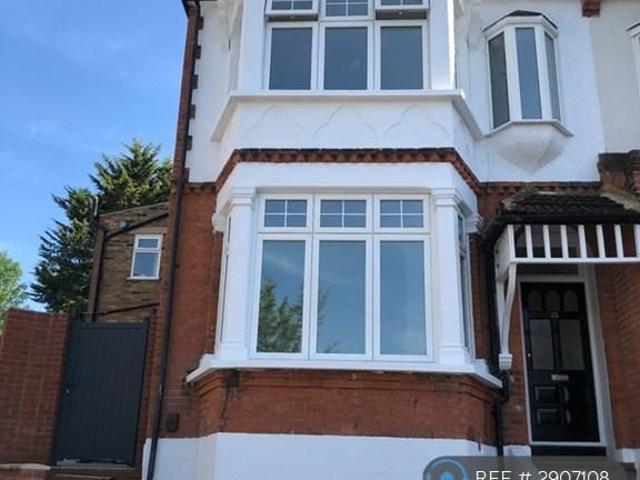 3 bedroom flat to rent