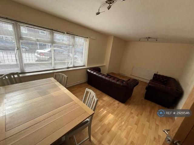 3 bedroom flat to rent
