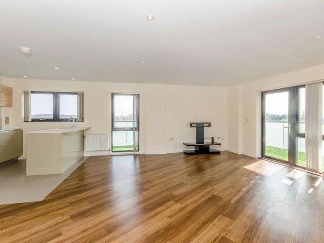 3 bedroom flat to rent