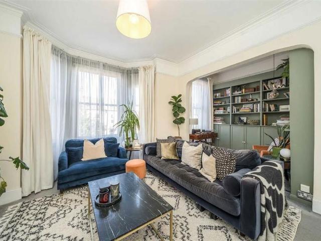 3 bedroom flat to rent