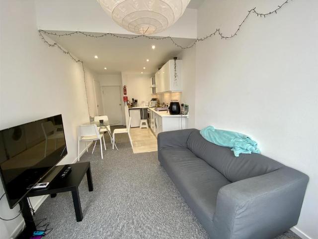 3 bedroom flat to rent