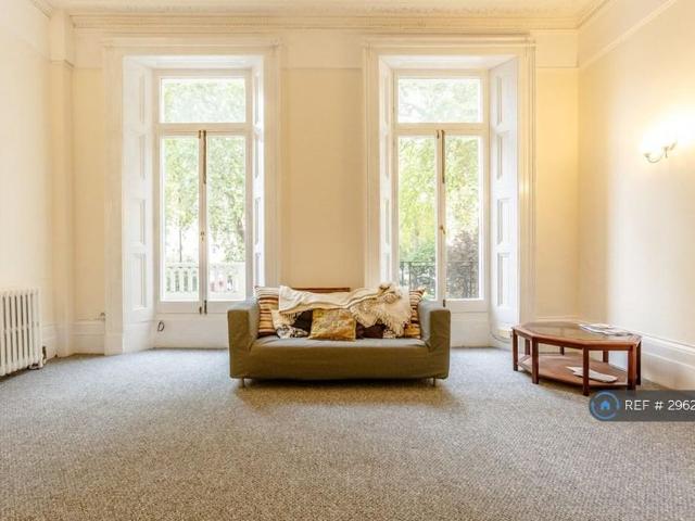 3 bedroom flat to rent