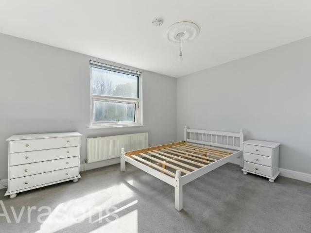 3 bedroom flat to rent