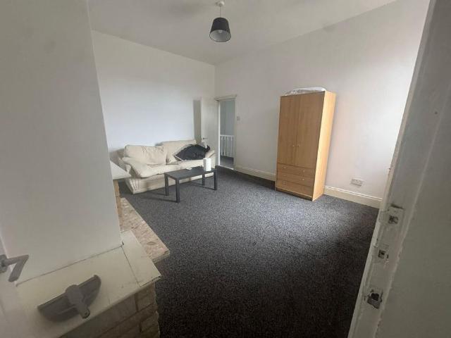 3 bedroom flat to rent