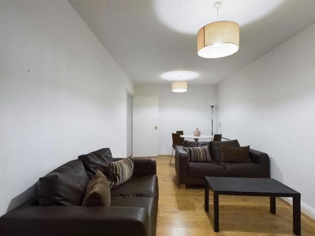 3 bedroom flat to rent
