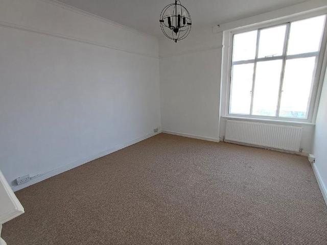 3 bedroom flat to rent