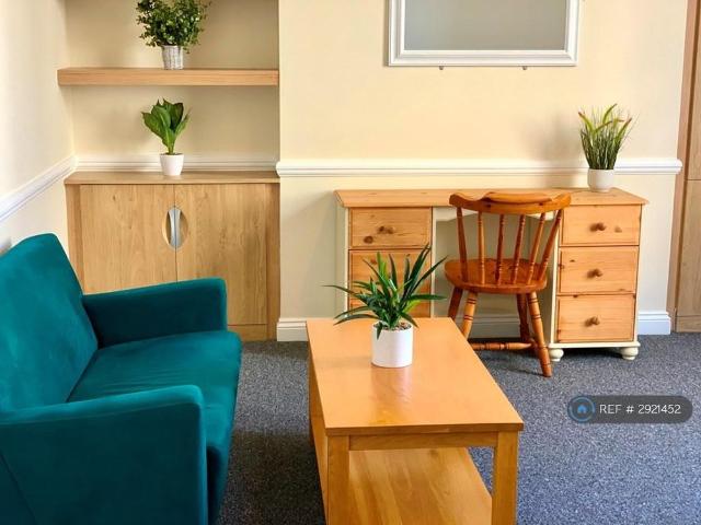 3 bedroom flat to rent