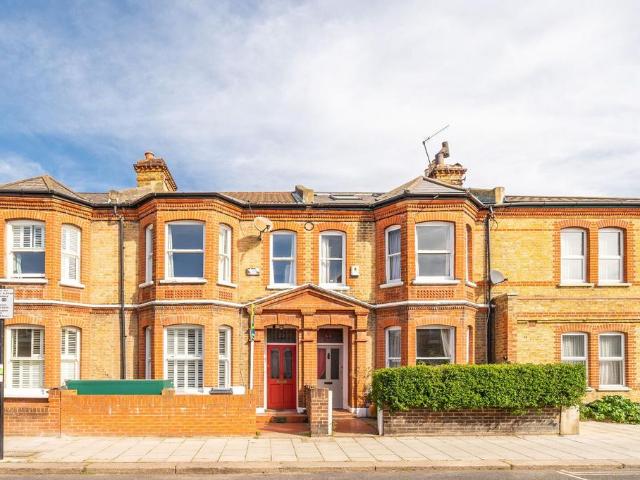 3 bedroom flat to rent