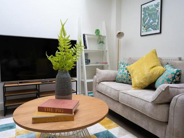 3 bedroom flat to rent