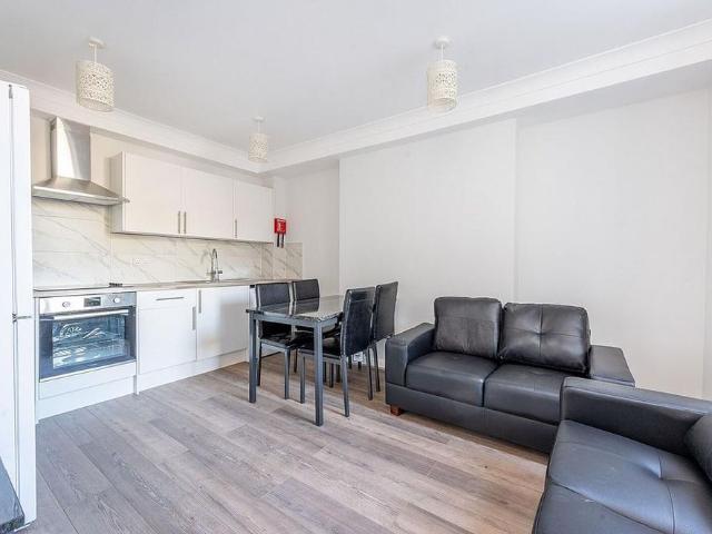 3 bedroom flat to rent