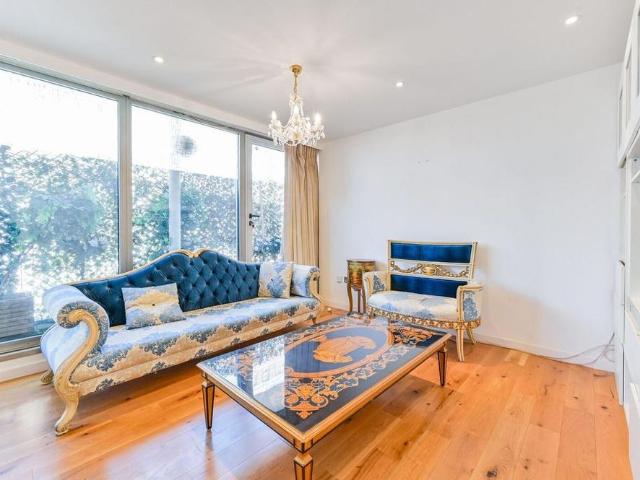 3 bedroom flat to rent