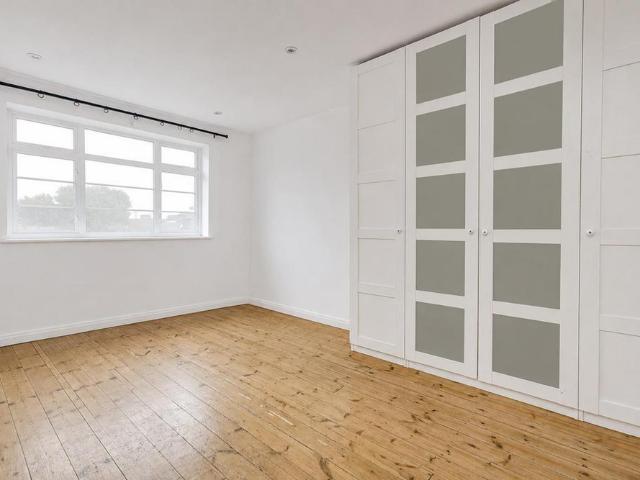 3 bedroom flat to rent