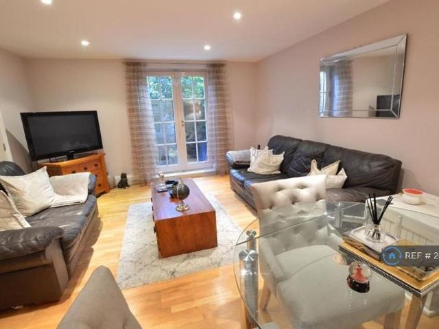 3 bedroom flat to rent