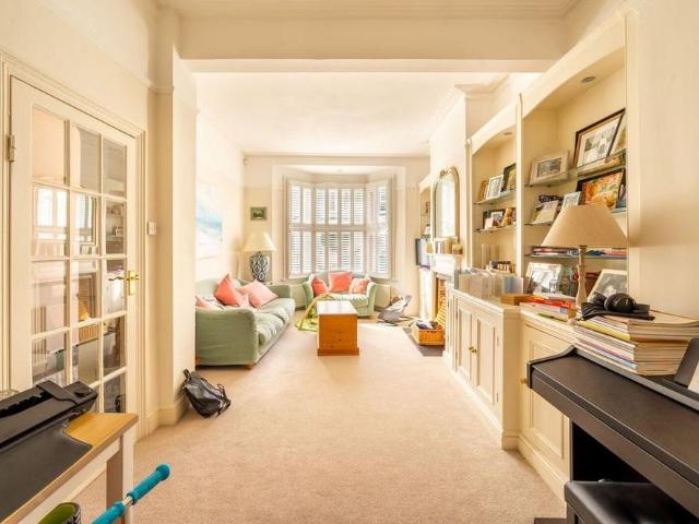 3 bedroom flat to rent