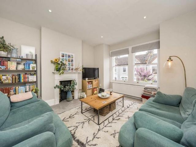 3 bedroom flat to rent