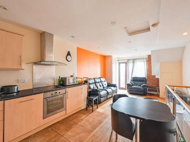 3 bedroom flat to rent