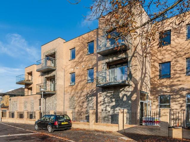 3 bedroom flat to rent