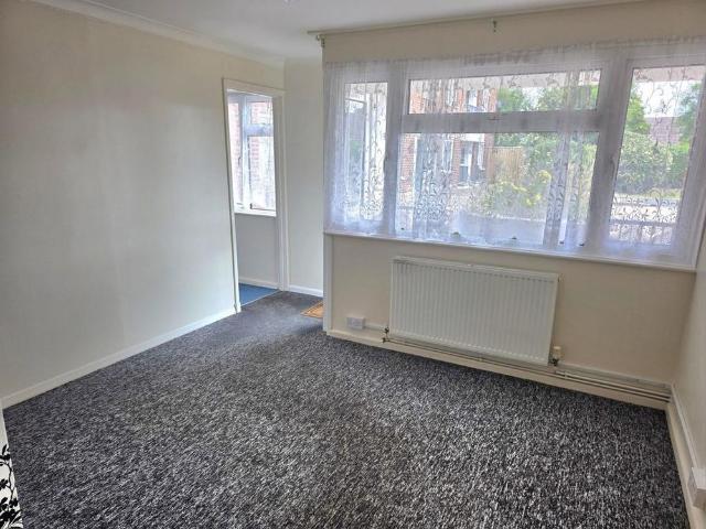 3 bedroom flat to rent