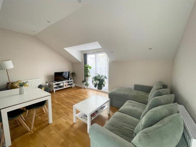 3 bedroom flat to rent
