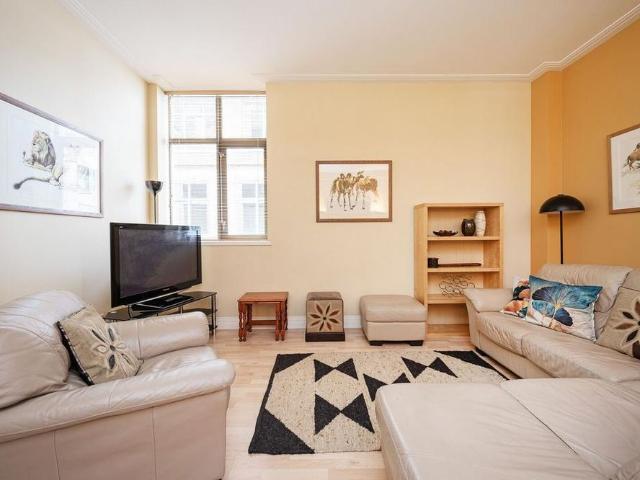 3 bedroom flat to rent