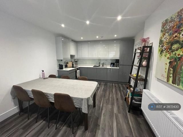 3 bedroom flat to rent